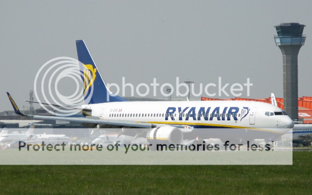 Ryanair at Luton 23/04/10 - Civilian Aviation